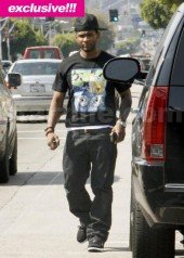 Usher Dances Off Divorce - StarzLife