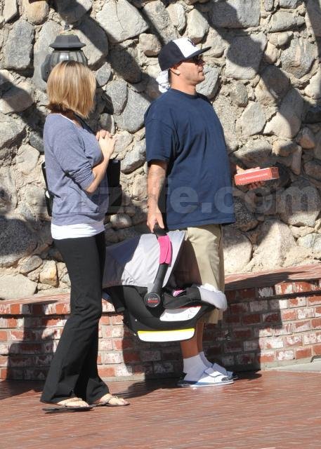 Kevin Federline: Baby's Day Out - StarzLife